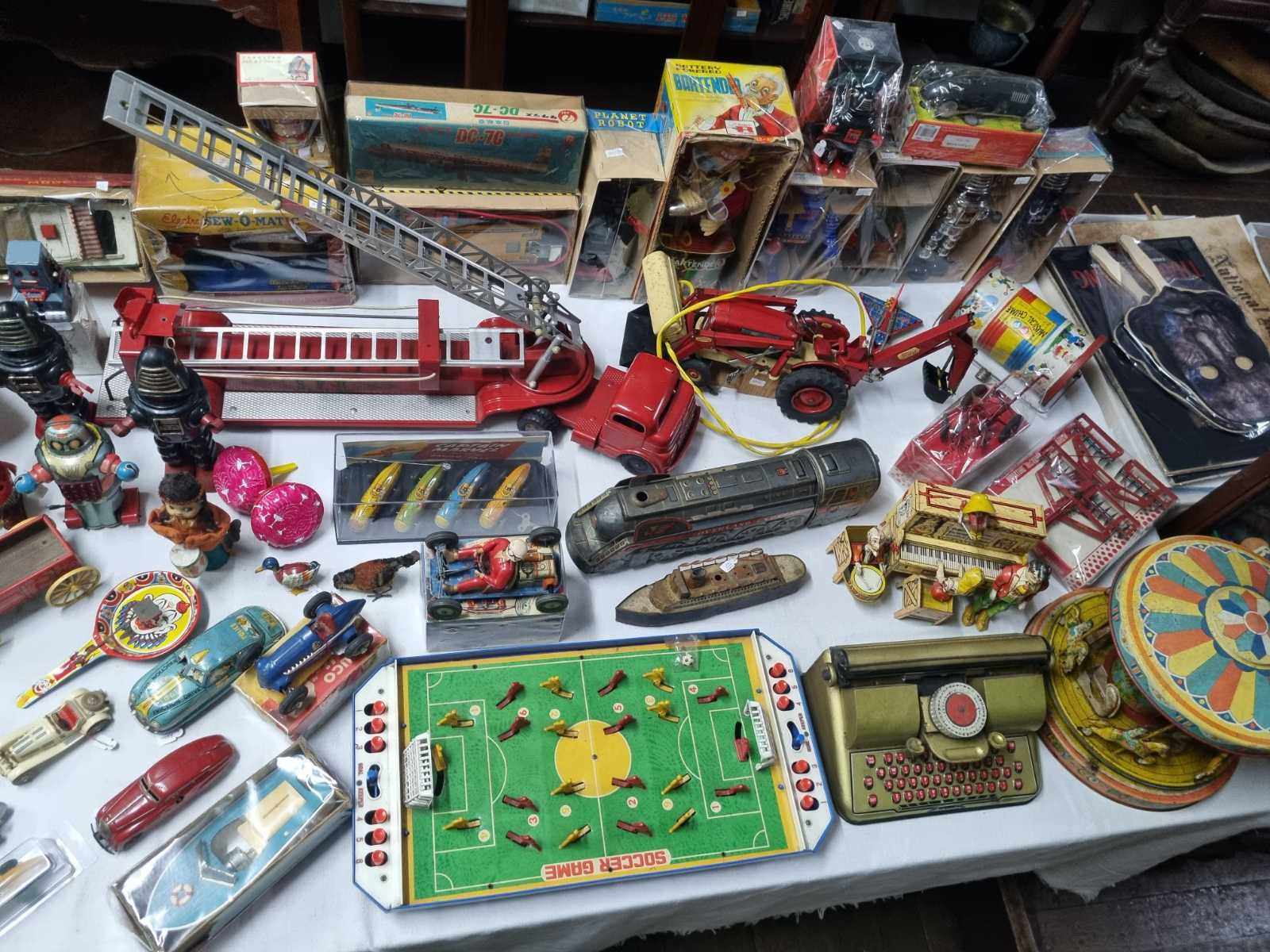 Vintage Tin Toys – Siglo Antiques