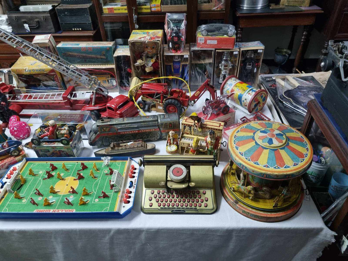 Vintage Tin Toys – Siglo Antiques